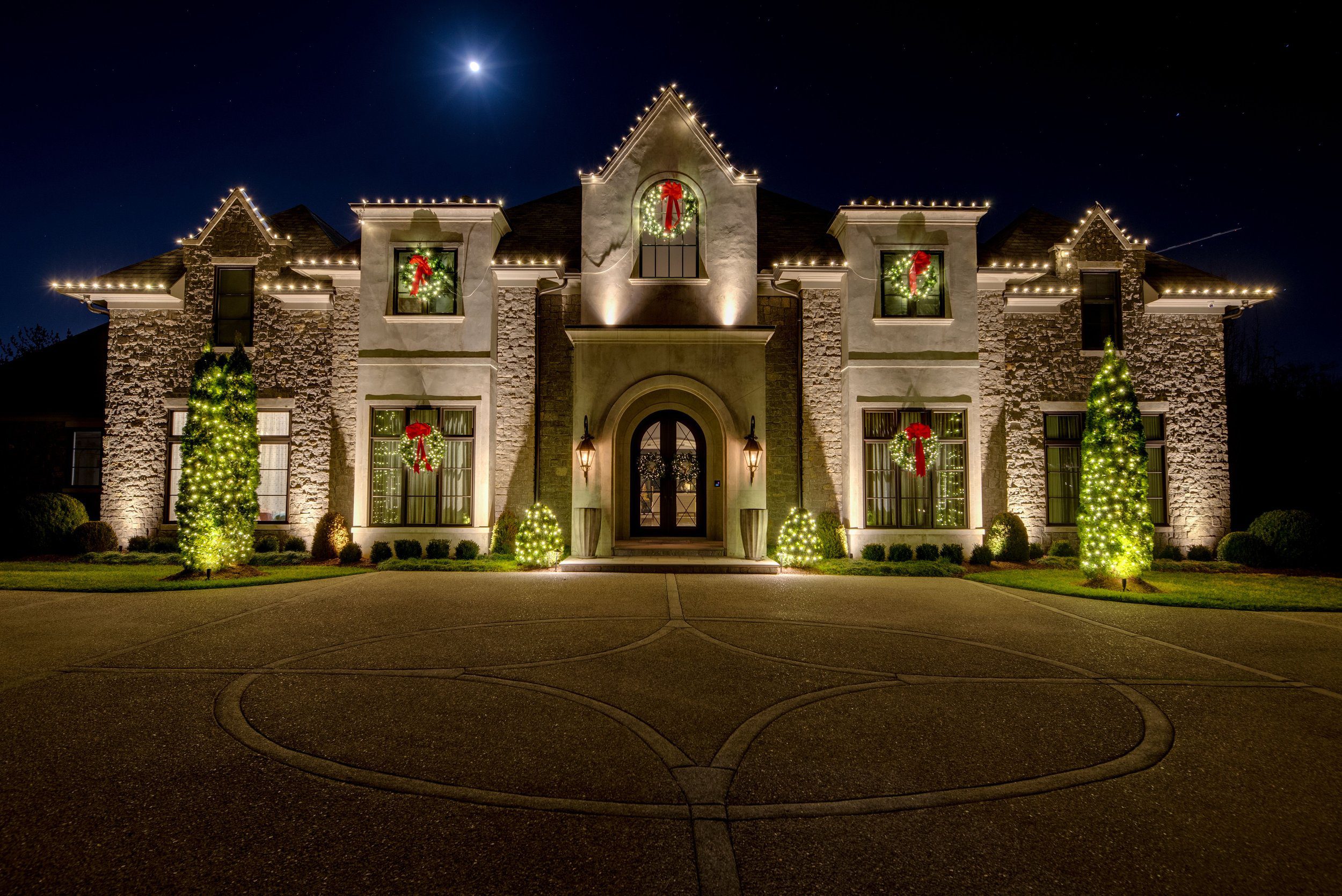 Red Nose Lites Makes Every Roofline Shine Bright - Red Nose Lites